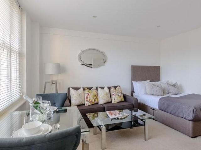 Hill Street, Mayfair, London, W1J Studio to rent £2,817 pcm £650 pw