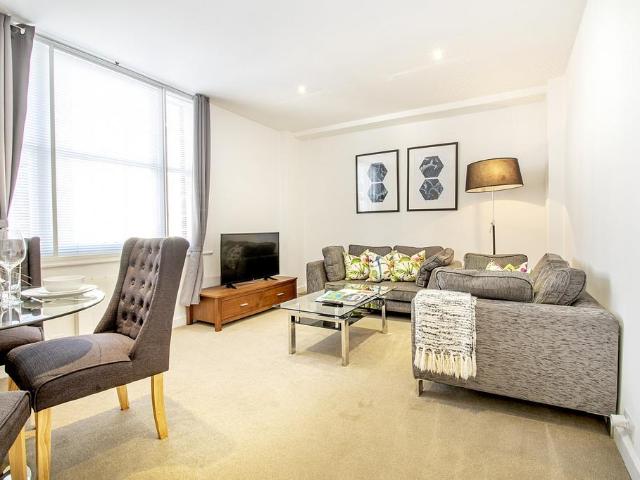 Hill Street, Mayfair, W1J 1 bed flat to rent £3,727 pcm £860 pw