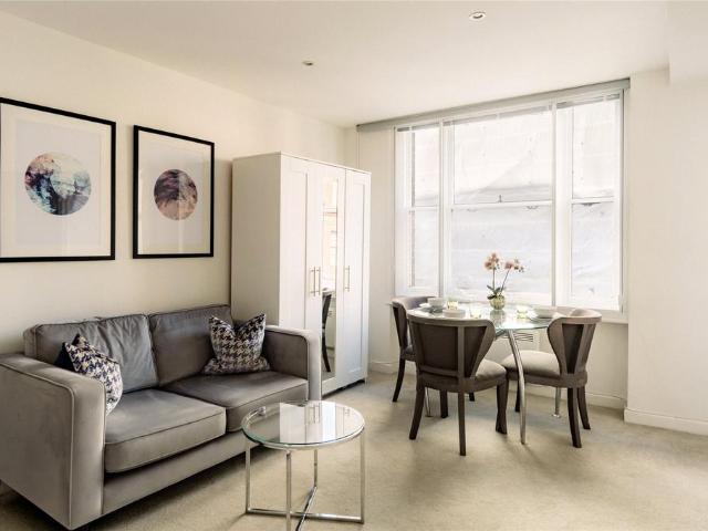 Hill Street, Mayfair W1J Studio to rent £2,730 pcm £630 pw