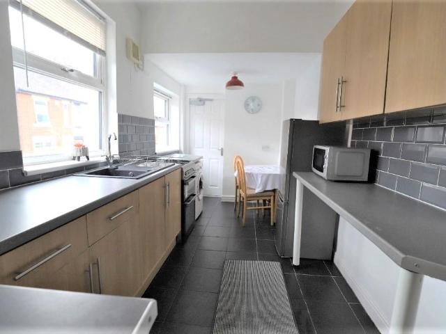 Hill Street, Newcastle under Lyme, ST5 4 bed end of terrace house to rent £1,646 pcm £380 pw
