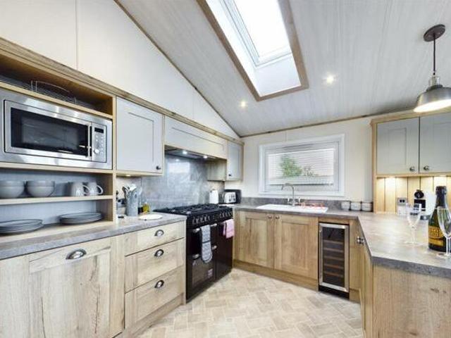 Hill Top Hideaway, Docker Holiday Park, 2 Bedroom Lodge