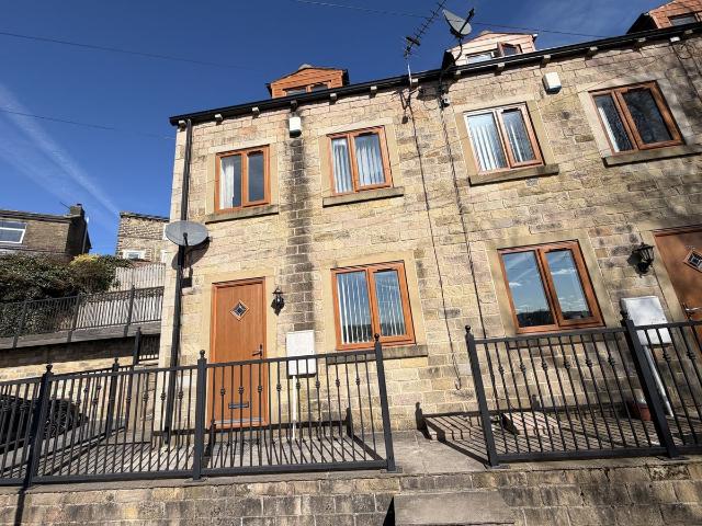 Hill Top Road, Thornton, Bradford, West Yorkshire BD13, 3 bed property to rent, £850 pcm | PrimeLocation