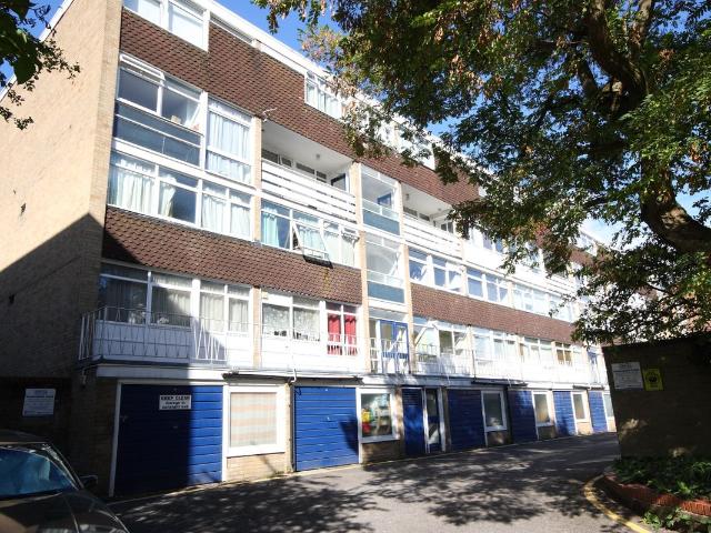 Hill View Court, Woking GU22, 2 bed flat to rent, £1,500 pcm | PrimeLocation