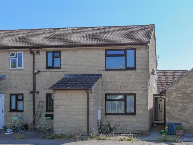 Hill View, Carterton OX18, 2 bed maisonette to rent, £1,300 pcm | PrimeLocation