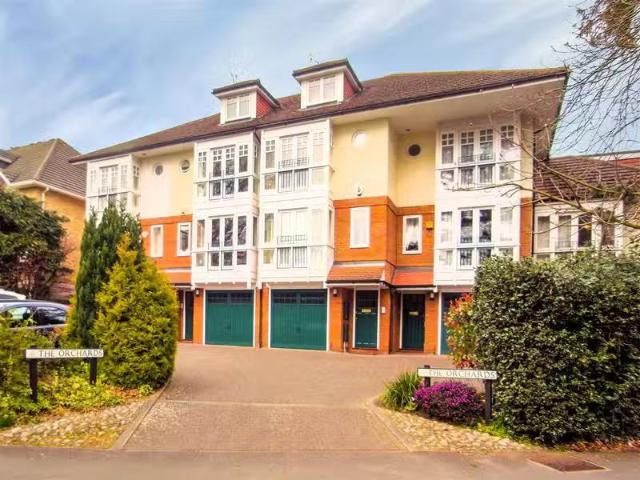Hill View Road, Woking, Surrey, GU22 7LS