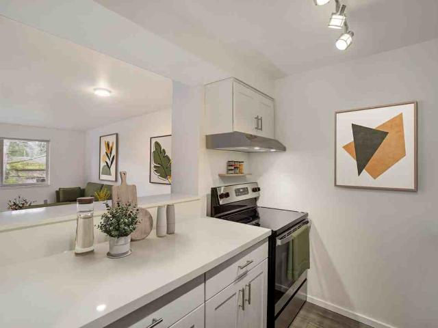 Hillcourt Apartments 1 Bedroom Apartment for Rent at 3022 Ne 140th St, Seattle, WA 98125 Lake City