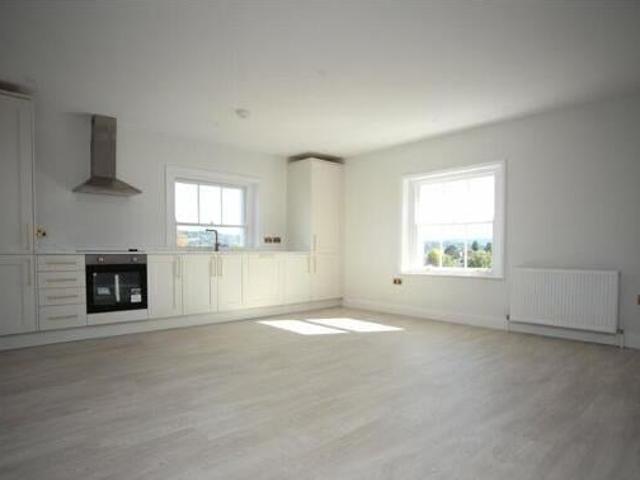 Hillcourt Road, Cheltenham, 2 Bedroom Apartment