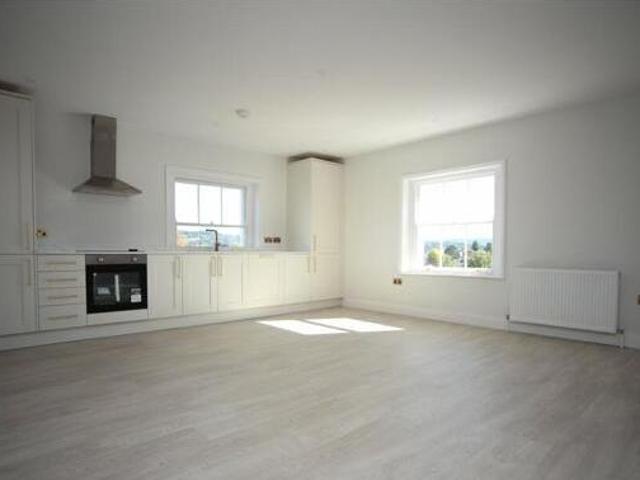 Hillcourt Road, Cheltenham, 2 Bedroom Apartment