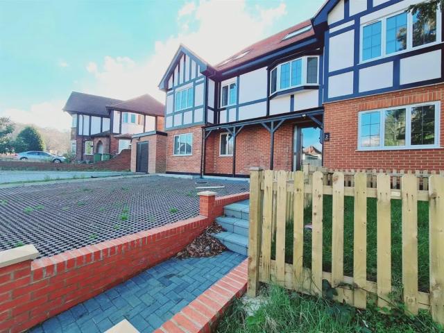 Hillcrest Gardens, Esher KT10, 1 bed flat to rent, £1,795 pcm | PrimeLocation
