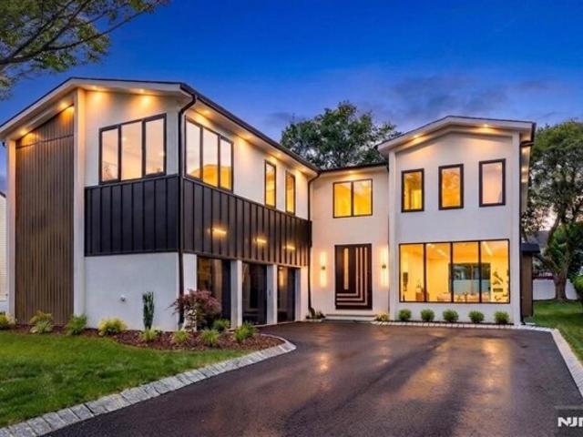 Hillcrest Dr, Paramus, Home For Sale