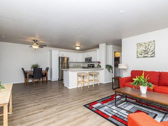 HILLCREST ESTATES 2 BED 2 BATH UPPER