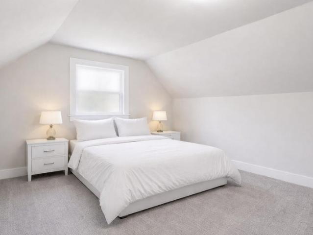 Hillcrest Heights Home, a 2 minute walk to transit