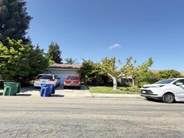 Hillcrest St