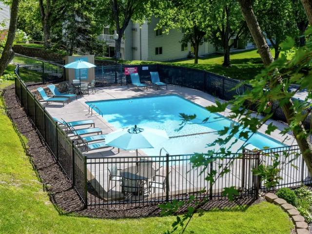 Hillcrest Place Apartments 1 Bedroom Apartment for Rent at 165 County Road B2 E, Roseville, MN 55117 Roseville