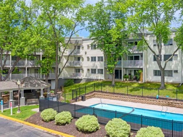 Hillcrest Place Apartments 2 Bedroom Apartment for Rent at 165 County Road B2 E, Roseville, MN 55117 Roseville