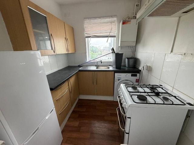 Hillcrest Road E17, 2 bed flat to rent, £1,900 pcm | PrimeLocation