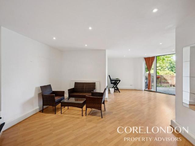 Hillcrest Road, Ealing, W5 3 bed apartment to rent £2,500 pcm £577 pw
