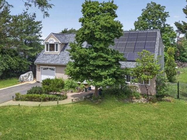 Hillcrest Rd, Manalapan, Home For Sale