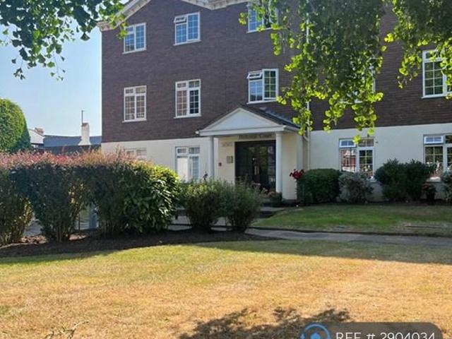 Hillcrest, Weybridge, KT13 2 bed flat to rent £2,000 pcm £462 pw