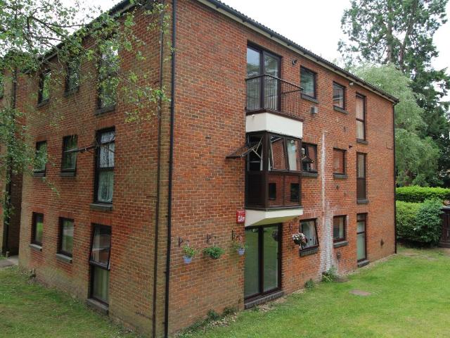 Hillcrest, Upper Weybourne Lane, Farnham, Surrey GU9, 2 bed flat to rent, £1,300 pcm | PrimeLocation