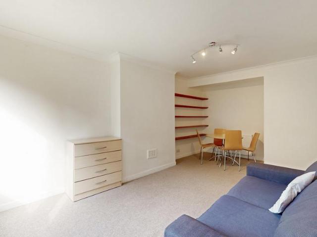 Hillcroft Crescent, Wembley HA9 2 bed apartment to rent £1,775 pcm £410 pw
