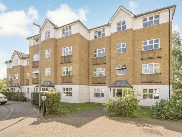 Hillary Drive, Isleworth TW7, 2 bed flat to rent, £1,750 pcm | PrimeLocation