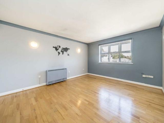 Hillary Drive, TW7, London