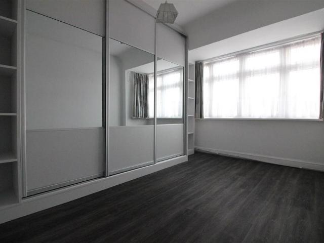 Hillborne Close, Hayes 3 bed house to rent £2,195 pcm £507 pw
