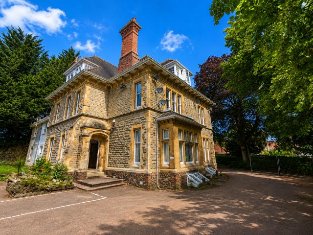 Hillbrook House, Albert Road North. 2 bed apartment to rent £1,150 pcm £265 pw