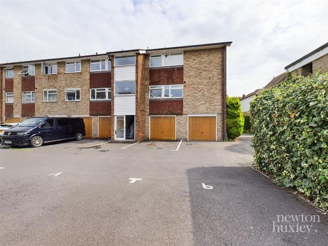 Hillbrow Road, Esher KT10, 2 bed flat to rent, £1,750 pcm | PrimeLocation