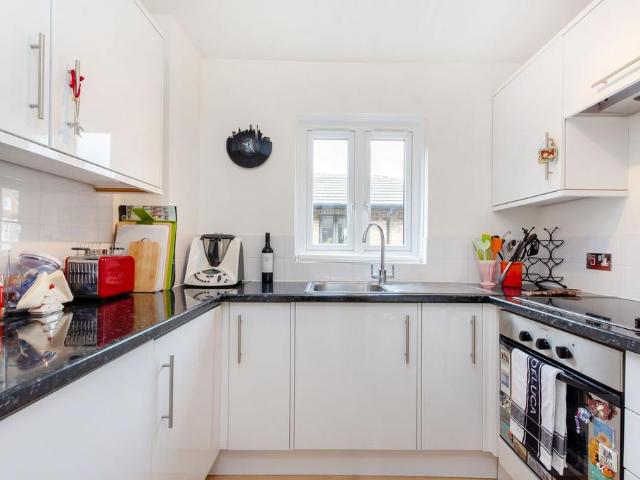 Hillbury Road, Heaver Estate, London. 1 bed flat to rent £2,000 pcm £462 pw