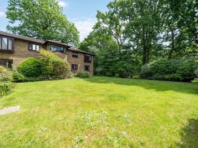 Hillbury Road, Tooting Bec. SW17, 2 bed flat to rent, £1,950 pcm | PrimeLocation