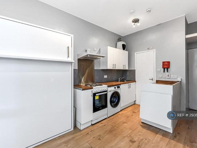 Hillfield Avenue, London, N8 Studio to rent £1,225 pcm £283 pw