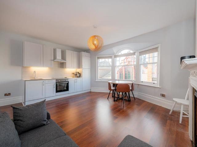 Hillfield Park Mews, London N10, 3 bed flat to rent, £2,700 pcm | PrimeLocation