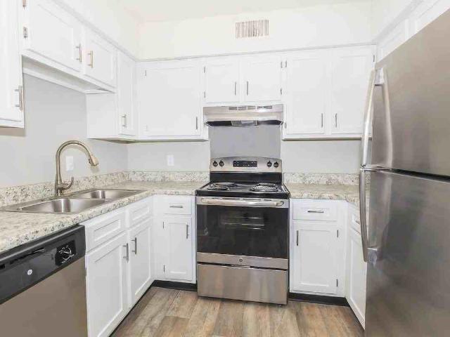 Hillhurst Apartments 2 Bedroom Apartment for Rent at 1100 Sunset Cir, Nashville, TN 37207 Talbot's Corner