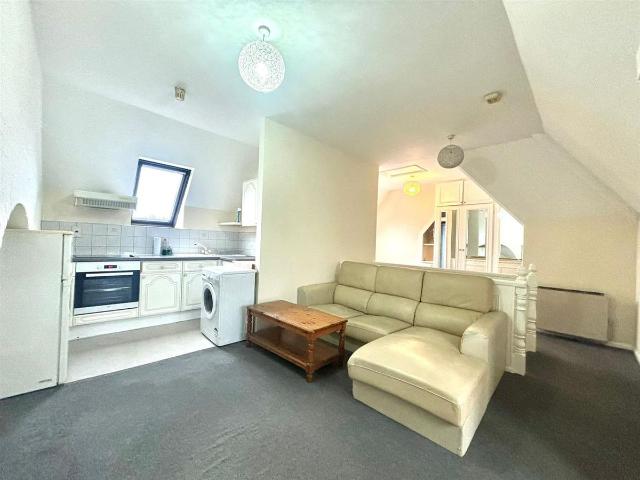 Hillingdon Hill, Hillingdon UB10, Studio to rent, £1,100 pcm | PrimeLocation