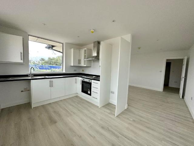 Hillingdon Road, Uxbridge UB10, 2 bed flat to rent, £1,850 pcm | PrimeLocation