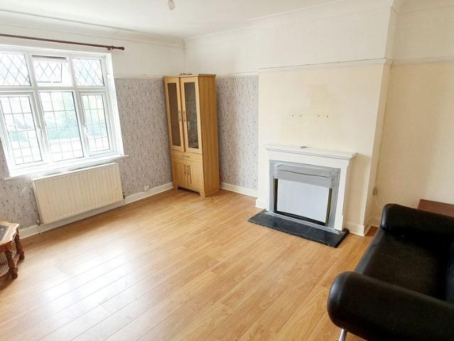 Hillington Hill, Uxbridge UB10, 1 bed flat to rent, £1,275 pcm | PrimeLocation