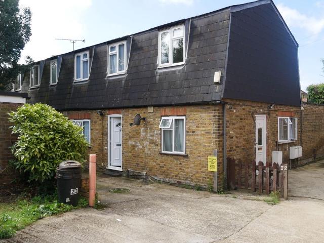 Hilliers Avenue, Uxbridge UB8, 2 bed flat to rent, £1,600 pcm | PrimeLocation