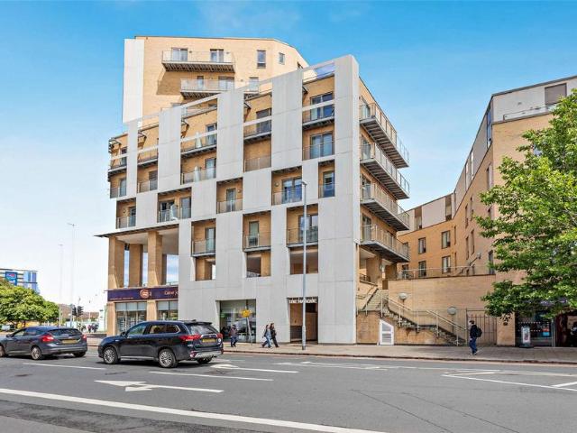 Hills Road, Cambridge. 1 bed apartment to rent £1,800 pcm £415 pw