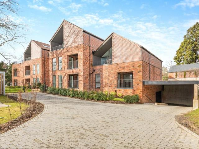 Hills Road, Cambridge, CB2 2 bed apartment to rent £2,450 pcm £565 pw