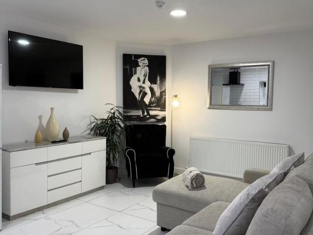 Hillsborough Works, Sheffield S6, Room to rent, £750 pcm | PrimeLocation