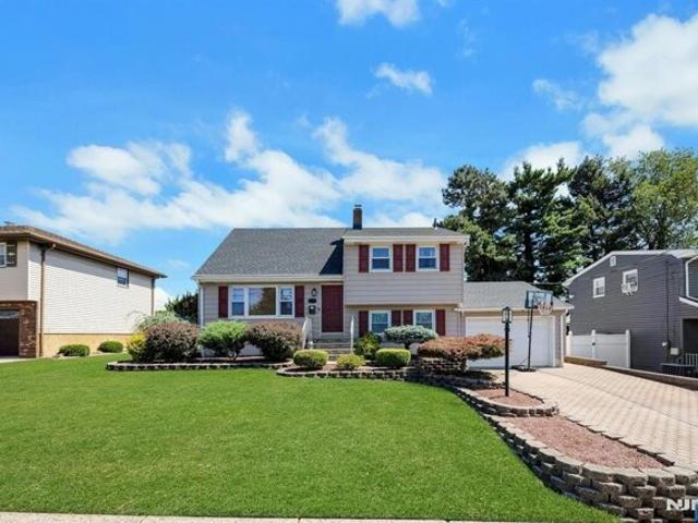 Hillside Ave, Saddle Brook, Home For Sale