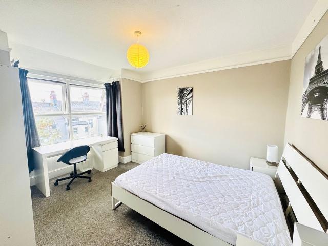 Hillside Avenue, Room 2, Mutley PL4, Room to rent, £475 pcm | PrimeLocation