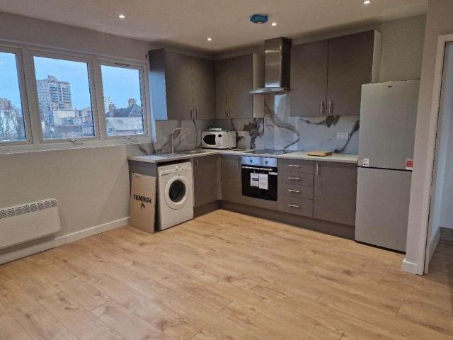 Hillside Avenue, Wembley HA9 2 bed flat to rent £1,950 pcm £450 pw