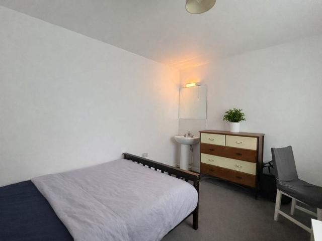 Hillside, Brighton BN2, 1 bed terraced house to rent, £563 pcm | PrimeLocation