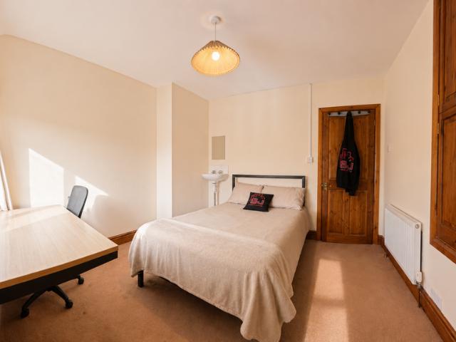 Hillside, Brighton BN2 5 bed house to rent £2,275 pcm £525 pw