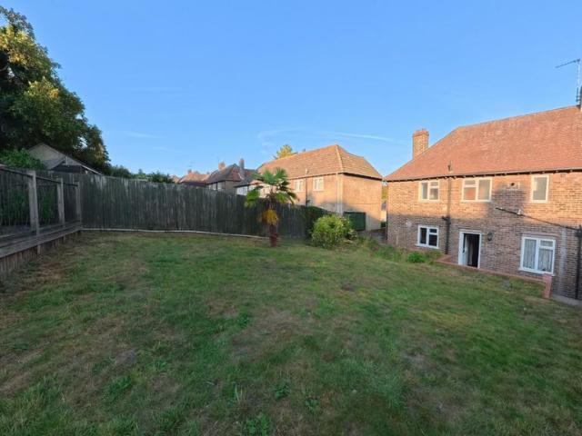 Hillside, Brighton BN2 5 bed house to rent £2,361 pcm £545 pw