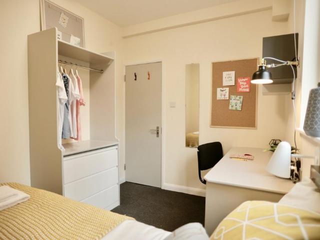 Hillside, Brighton BN2 6 bed house to rent £5,070 pcm £1,170 pw