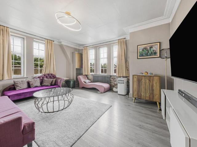 Hillside Court, 409 Finchley Road. 3 bed flat to rent £3,553 pcm £820 pw